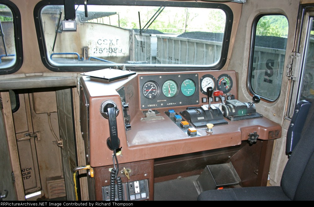 Cab of CSX 9052